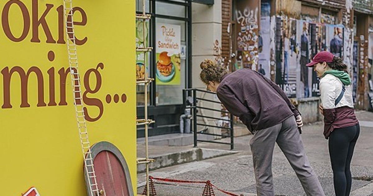The Keebler® Hollow Tree™ and the Elves Visit New York City