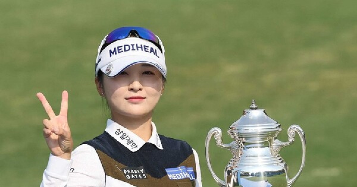 시즌2승 이예원, '기권한 방신실 제치고' 상금·대상·평균타수 1위 싹쓸이 [KLPGA]