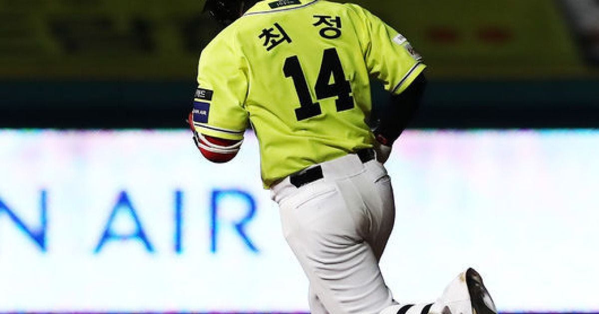 '1700만원 걸린 홈런볼 잡자' KIA-SSG 더블헤더 1차전 매진...최정 500홈런 터질까