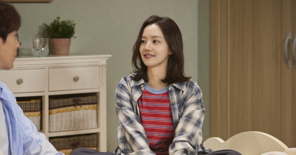 문채원 ‘SNL’ 19금 논란에 입 열었다 “최선 다했지만 서툰 모습 담겨”