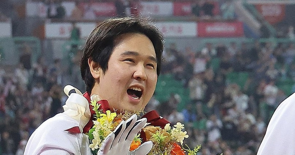 SSG 이숭용 감독 "최정 500홈런 축하…그 기세로 승리"