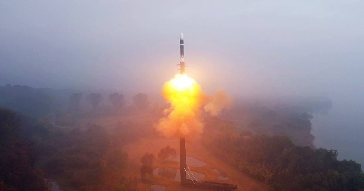 美 국방정보국 “北, 美 타격 ICBM 10기 보유…2035년엔 50기”
