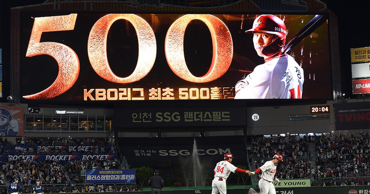 KBO리그 첫 '통산 500홈런' 최정 "병살타 많아 스트레스 받았는데…해외 안 간 것은 후회" [문학 인터뷰]