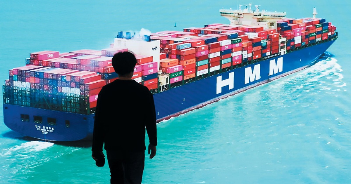 Controversy builds over Lee Jae-myung’s pledge to relocate HMM headquarters