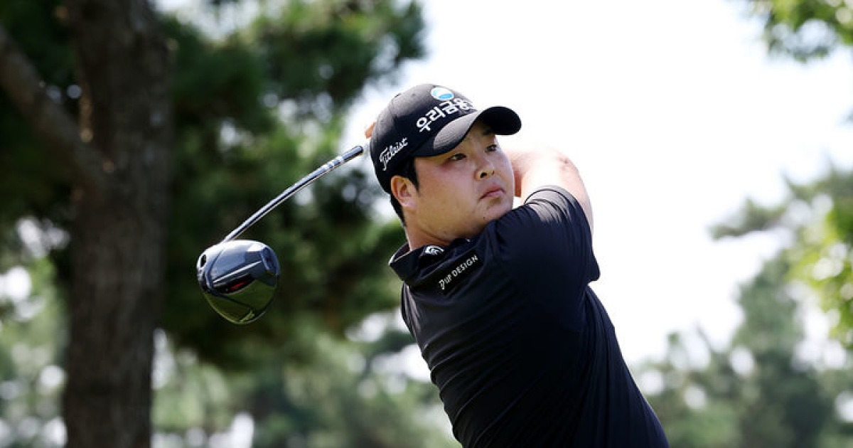황중곤, KPGA SK텔레콤오픈 2R 중반 단독 선두…통산 4승 도전