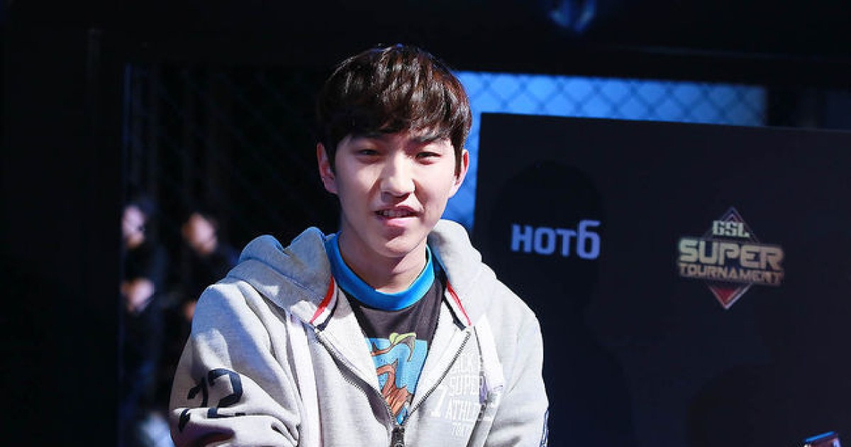 ‘히어로’ 김준호의 V2, 김도욱 꺾고 3년 만에 GSL 우승…EWC 본선 직행