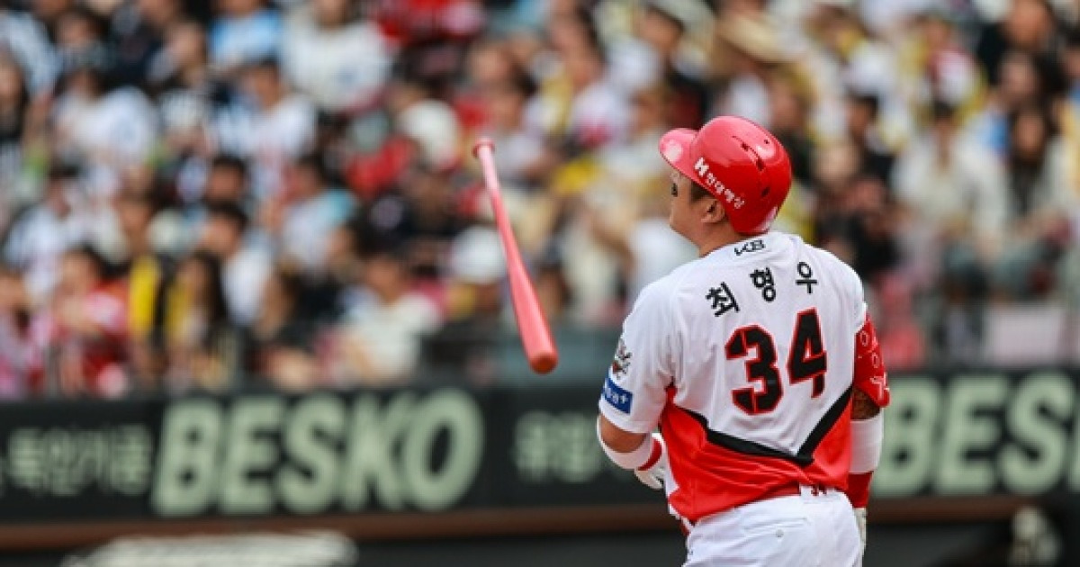 41세 베테랑 '배트 플립' 미쳤다! '최형우 7호포+정해영 133SV' KIA, DH1 기선제압…두산 4연승 좌절 [광주:스코어]