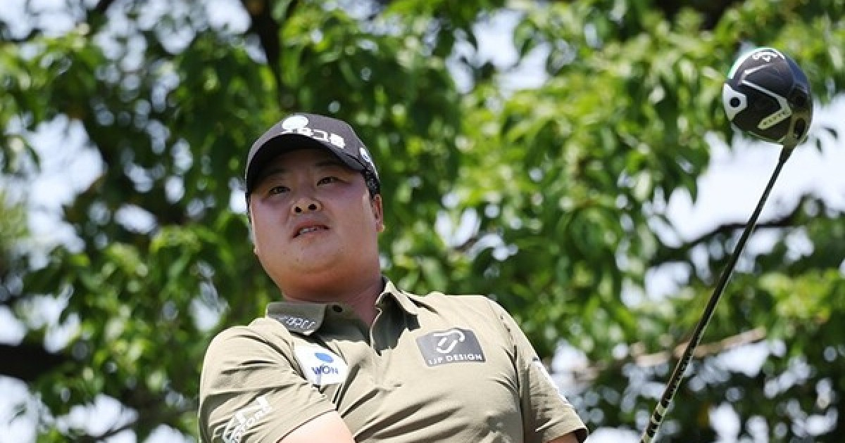 우승 도전하는 황중곤 "최종라운드는 체력전" [KPGA SK텔레콤 오픈]