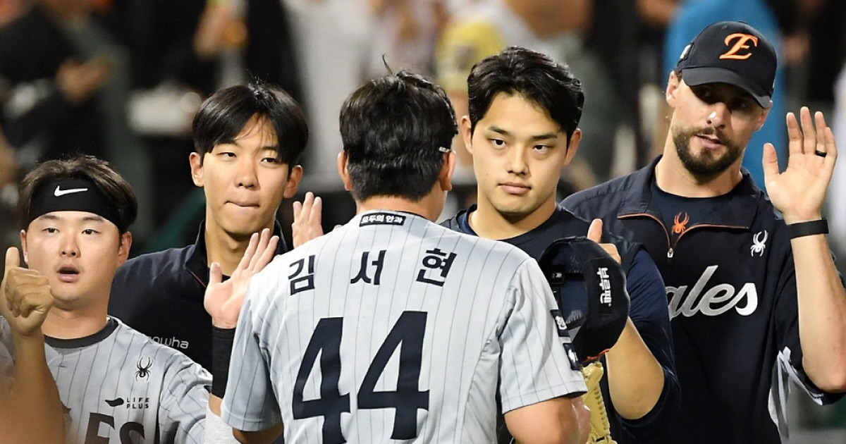 '157km 문동주도 반했다' KKKK 158km 마무리 김서현의 배짱투...'이건 사기지'[울산 현장]