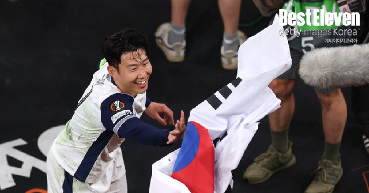 [UEL 결승] '태극기 휘감은' SON, 부상 동료들 껴안고 눈물… 마음고생 다 씻어냈다