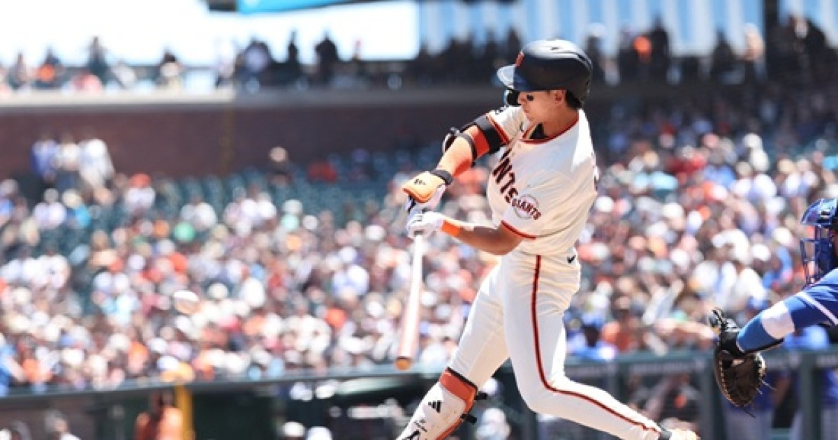 "이정후, ML 가장 독특한 극단적 스윙" 美 극찬…160km 2루타→멀티 볼넷 3출루→홈 보살 '빛 바랜 원맨쇼'