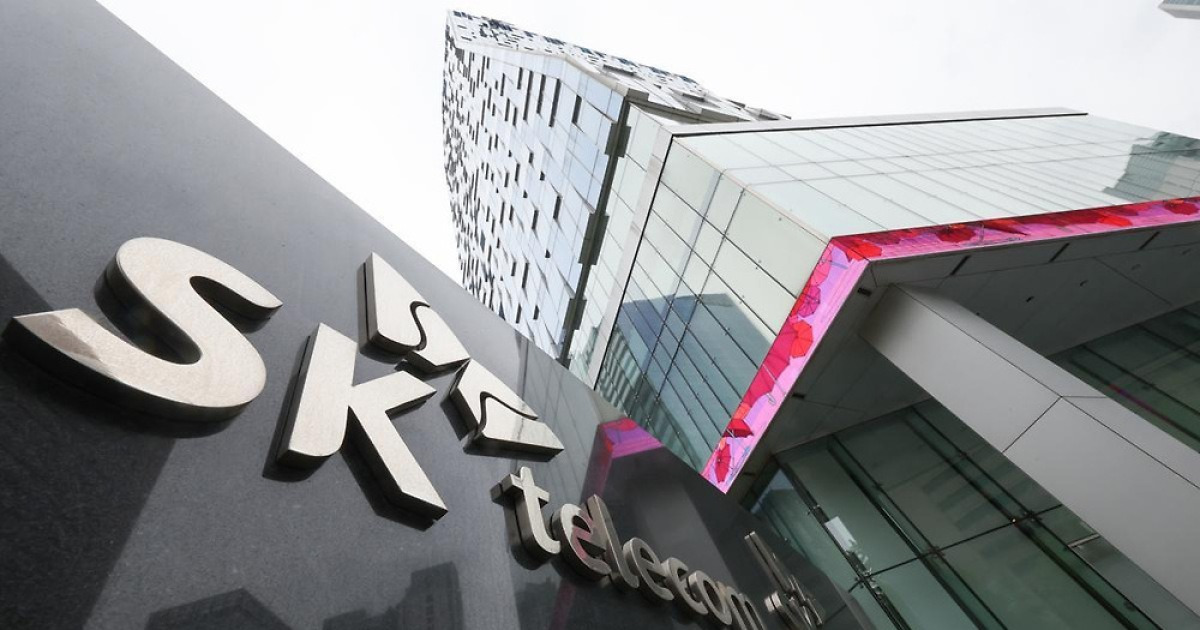 SKT 해킹 한 달, 여전히 불안한 소비자… “금융사기·복제폰 가능성 낮아”