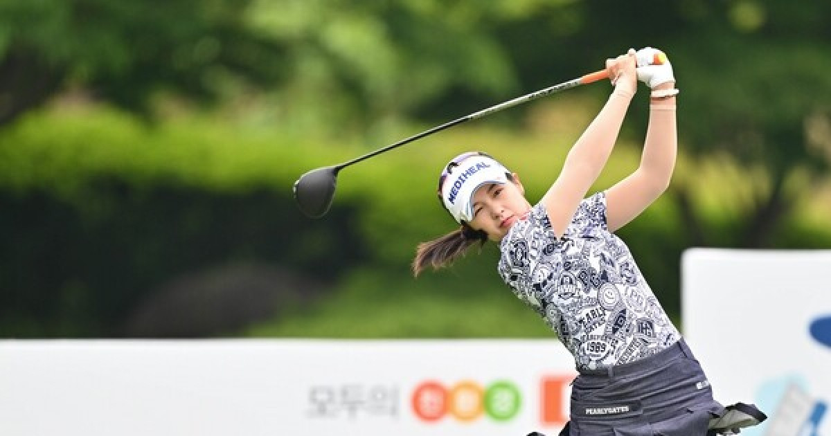 '5연속 톱10' 박현경, 시즌 첫 우승 재시동 [KLPGA E1채리티오픈]