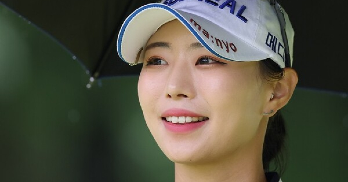 모처럼 우승 기회 맞은 이채은2 "걱정되고, 부담이 많이 돼요" [KLPGA E1채리티오픈]