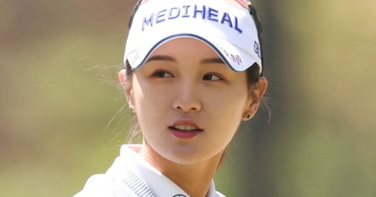 '36홀 노보기' 박현경, 역전 우승 기대…"자신감 있게 플레이하고 싶어요" [KLPGA E1채리티오픈]