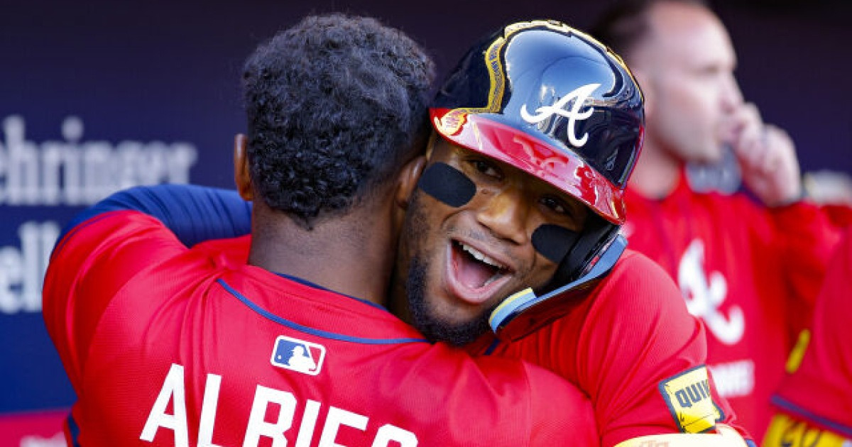 "설레서 못 잤는데…" 십자인대 파열→복귀전 첫 타석 초구 홈런 실화? ML 최초 40-70 MVP, 건강하게 돌아왔다