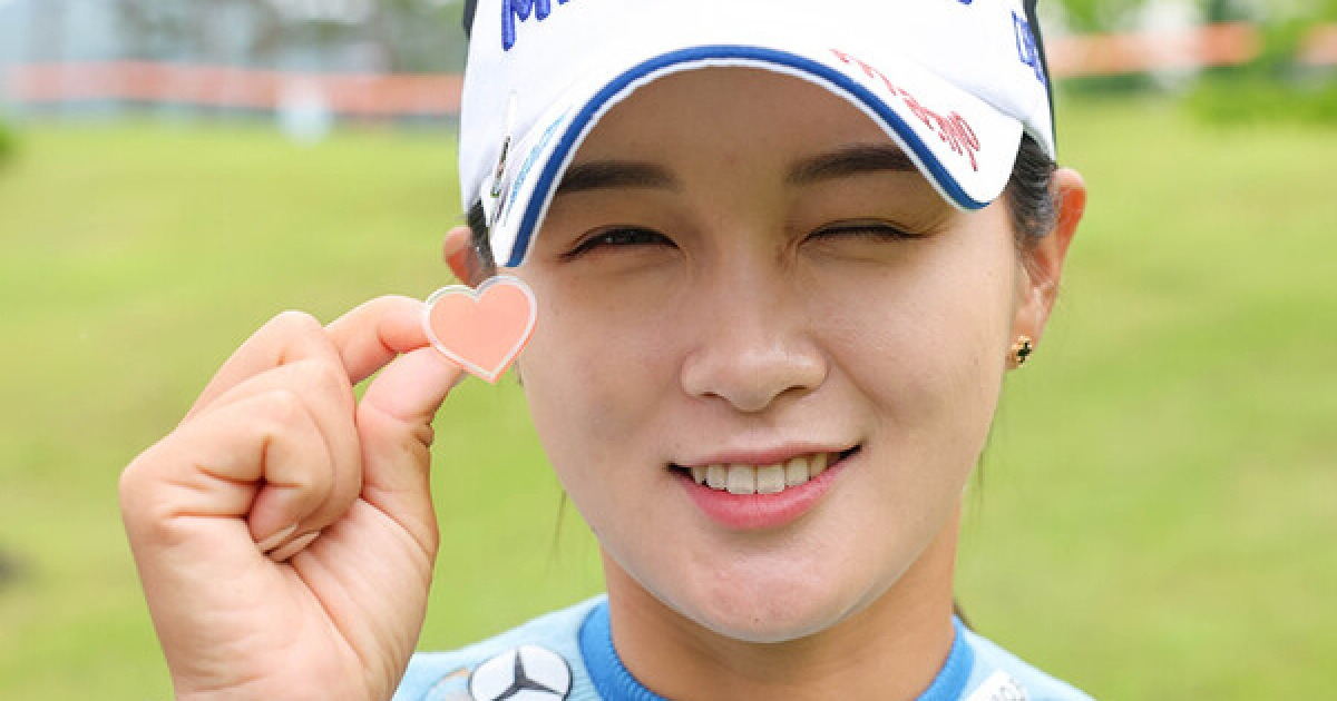 윙크하는 박현경 프로 [KLPGA E1채리티오픈]