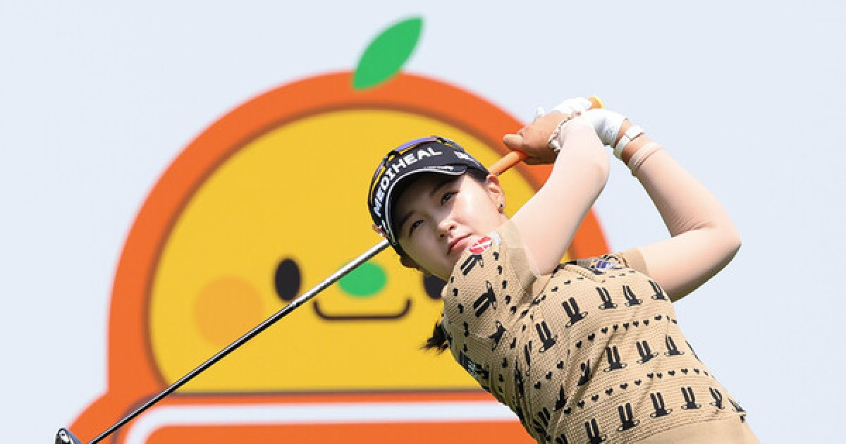 '6연속 톱10 행진' 박현경, 짜릿한 E1채리티오픈 우승…KLPGA 통산 8승