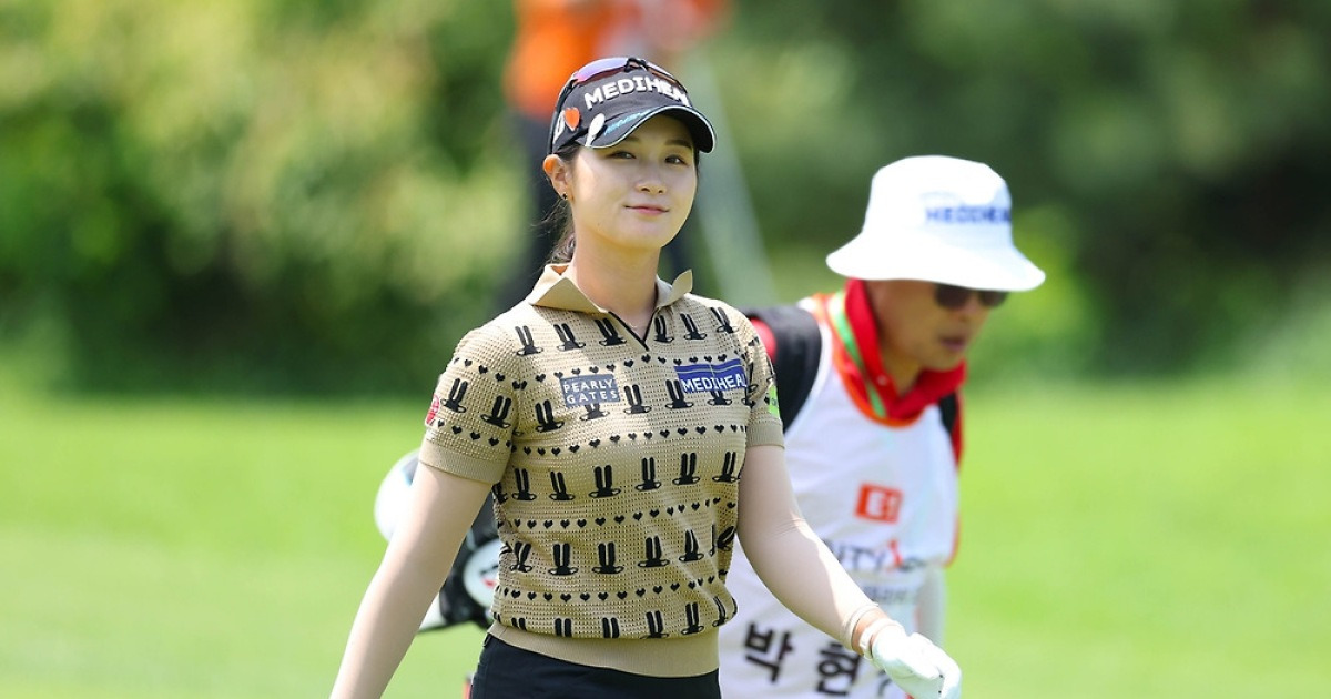 박현경, KLPGA 투어 E1 채리티오픈서 '노보기'로 시즌 첫 승