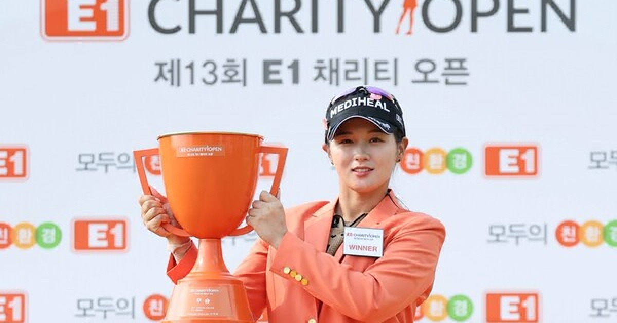 '대상' 겨냥하는 박현경, 첫 '노보기 우승'…선두 이예원 압박 [KLPGA E1채리티오픈]