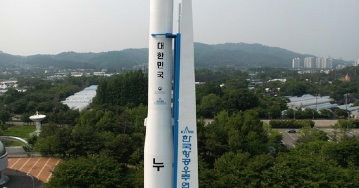 [포토] 우주항공의 날, 47m 실물 모형 누리호 기립