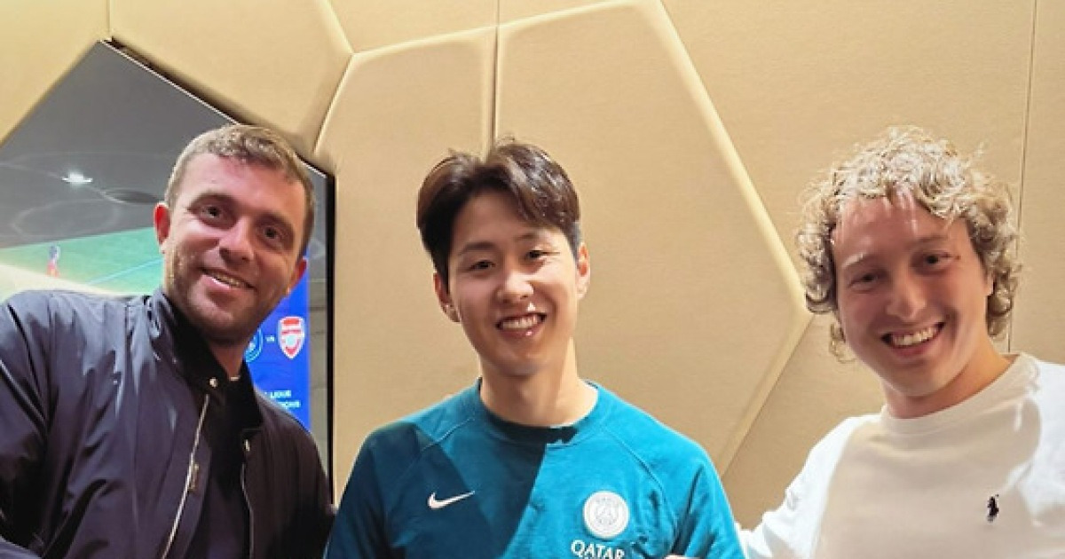 이강인과 ‘찰칵’ 그 남자가 직접 밝혔다…LEE 어디로 갈까 “EPL·스페인·사우디 모두 관심”