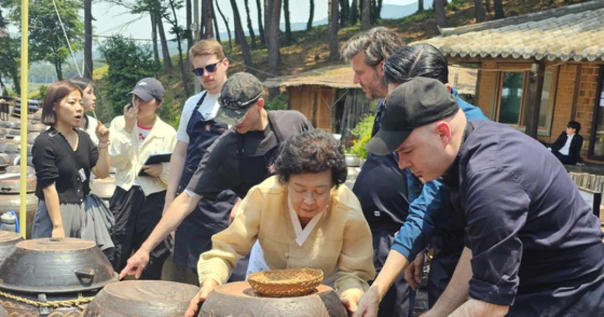 Michelin-starred chefs learn the joys of Korean fermented sauce at ...
