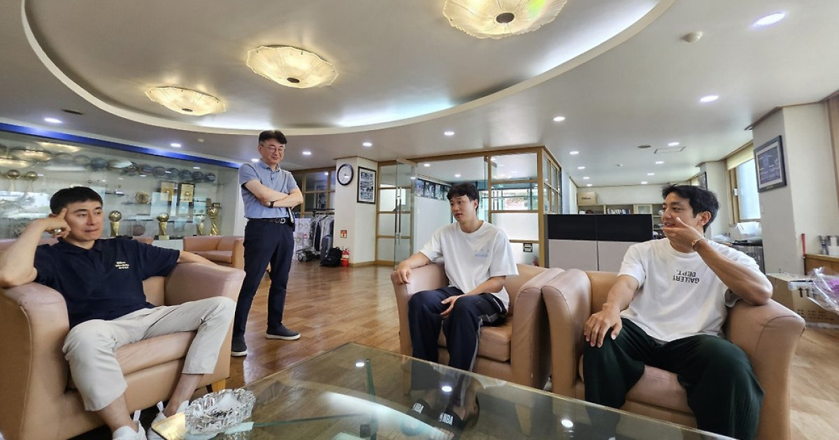 ‘형제가 뭉쳤다’ FA 최대어 허훈, ‘5년·첫해 보수총액 8억원’에 KCC행…선택 배경은 ①우승 가능성·②허웅·③허재