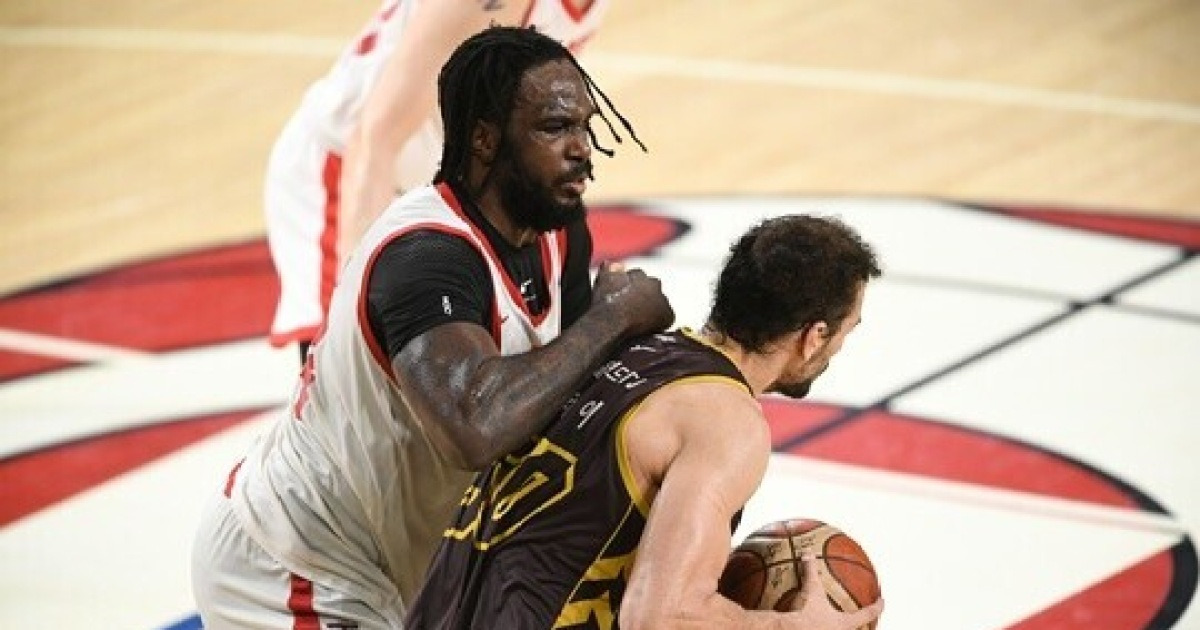 KBL 외국 선수 3명-아시아쿼터 선수 4명, 원 소속 구단과 재계약