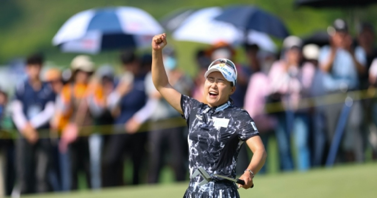 정윤지, 이채은의 맹추격 뿌리치고 통산 2승…KLPGA 투어 Sh수협은행 MBN여자 오픈 우승