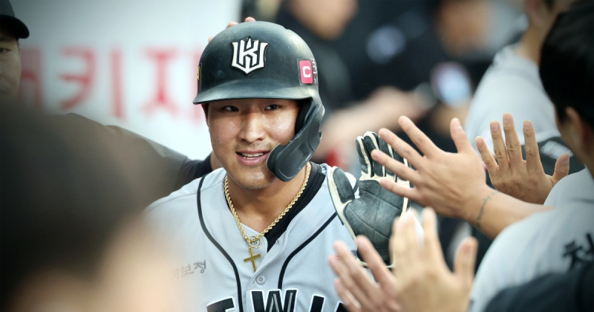 KBO, 5월 월간 MVP 후보 발표...'9홈런' 안현민, 'ERA 0.30' 앤더슨 경쟁