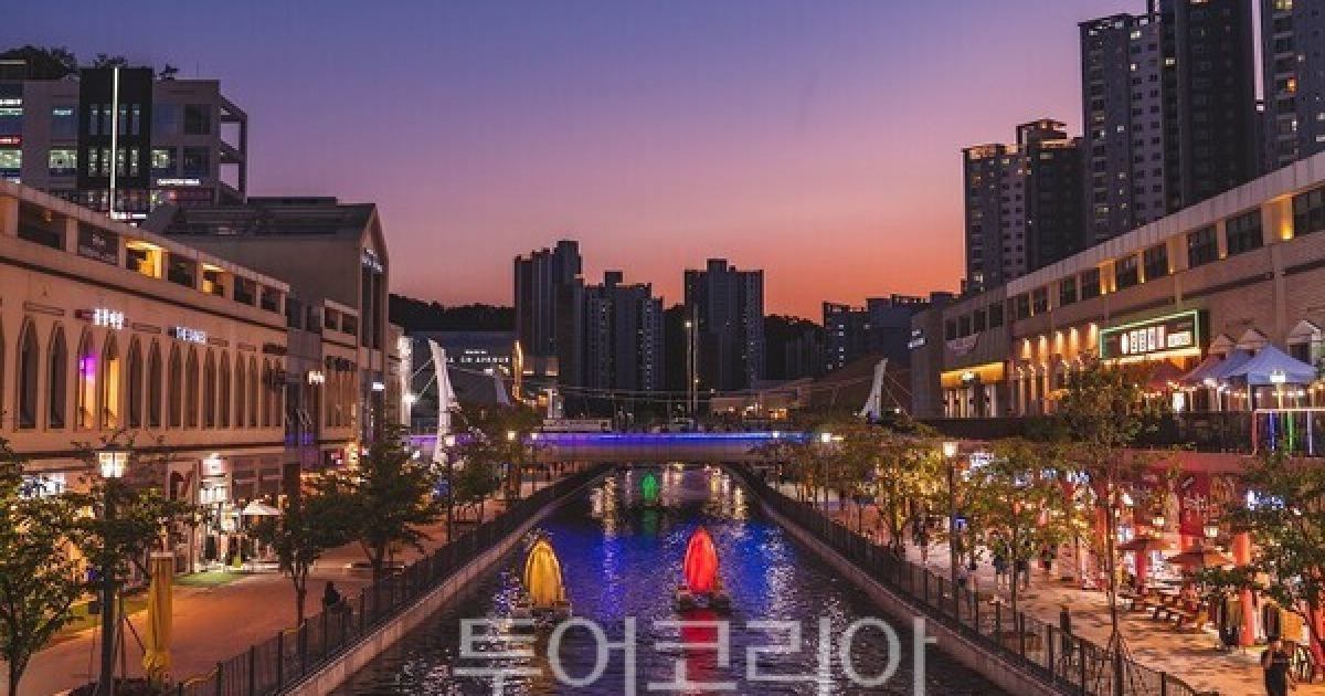 도심 속 달빛 쉼표... "금빛수로 수상레저시설 개장"