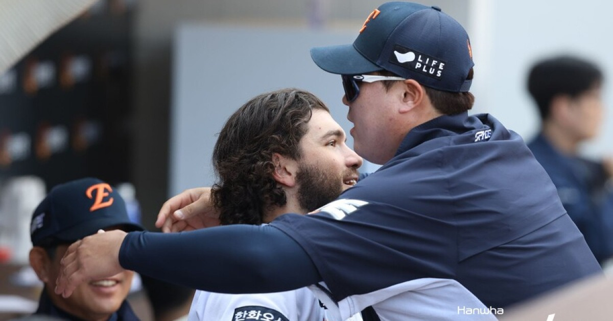 "류현진과 똑같이 왼손으로 던지겠다" 한화 155km 에이스 파격 공약, KBO 최강 에이스가 올스타전 명장면도 만드나