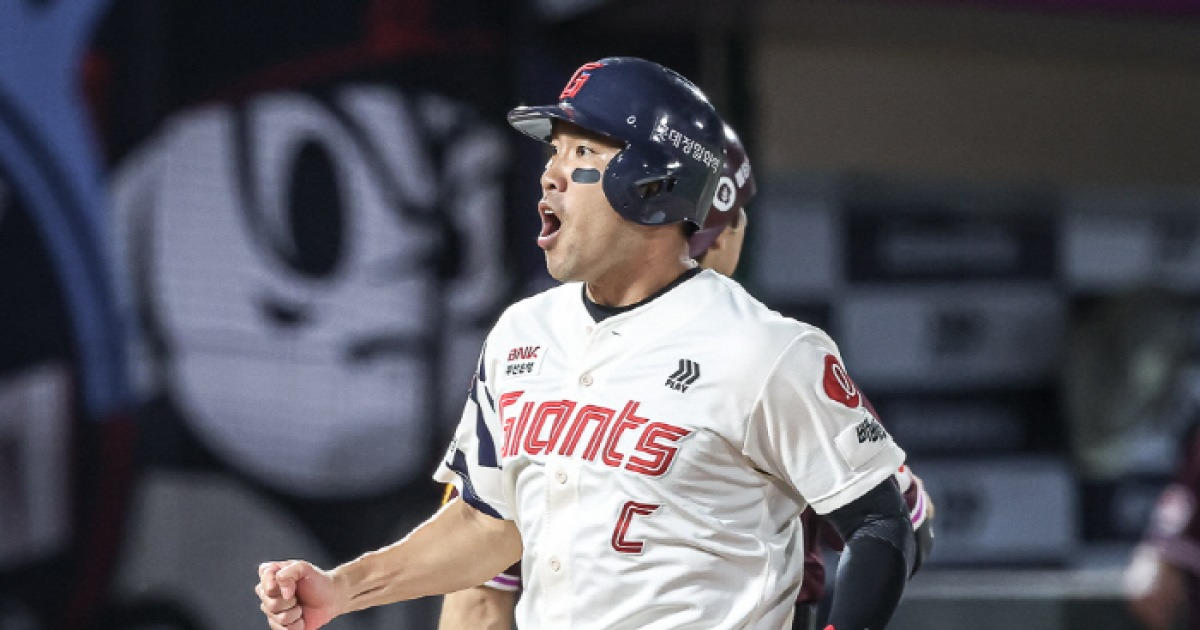 '원클럽맨' 전준우, KBO 역대 20번째 2000안타 달성…'대졸 입단 → 프로인생 18년' 롯전드의 발자취 [부산레코드]