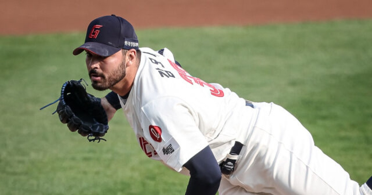 '99구째 155km 쾅!' 인사 루틴 버리더니 '첫 승 & QS+'…롯데의 발 빠른 승부수, '가을야구'로 통하나?