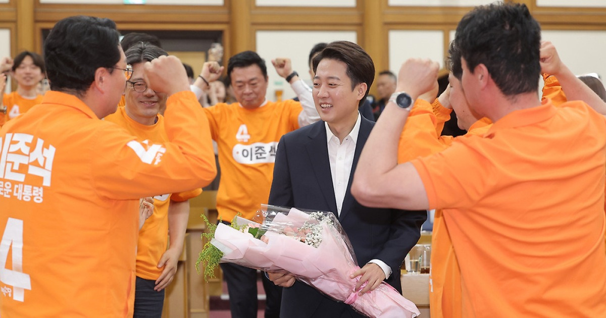 ‘대선 완주 이준석 내년 지방선거 겨눈다