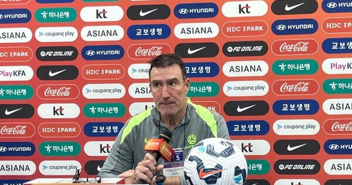 [442.live] ‘0-0 무’ 호주 감독…“소감 말하기 전, 환대해 준 대한축구협회 정말 고맙습니다”