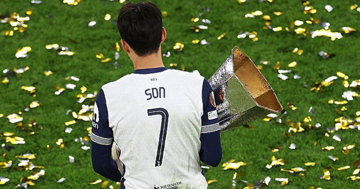 손흥민이 UEL 결승에서 입었던 유니폼, 무려 7400만 원에 낙찰...메시만이 SON보다 위