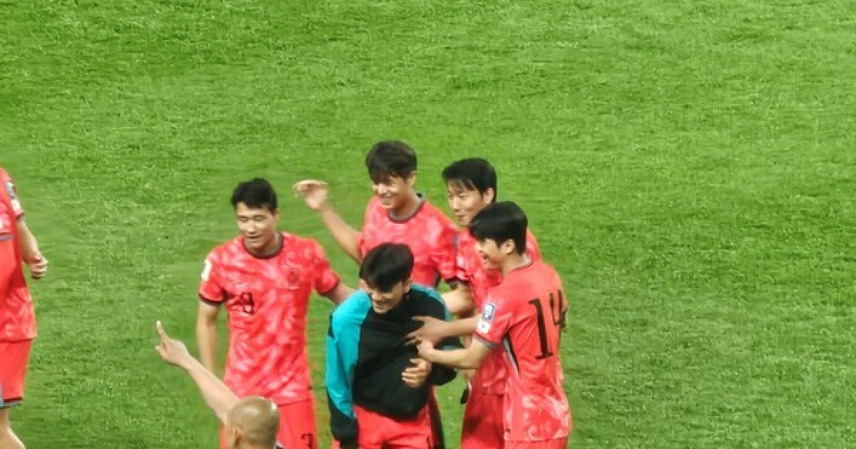 [442.live] 선발 10명이 K리그 출신...'매탄소년단' 합작골 이어 '무실점' 기여한 FC서울 수비진