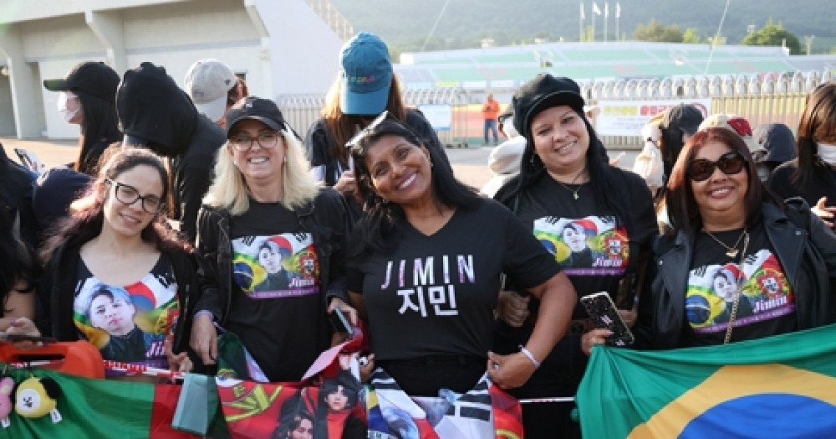 BTS Discharge Ceremony Becomes Festival for Fans Around the World