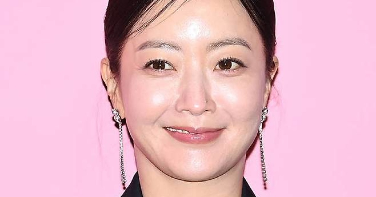 [단독] 김희선, 예능으로 돌아온다…JTBC 예능 '한끼합쇼' MC 낙점