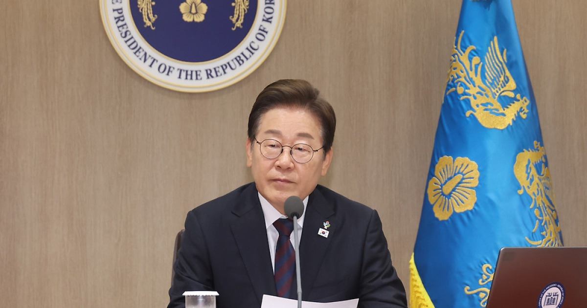 [속보] 이 대통령 "한반도 평화 중요 과제…남북 대화채널부터 빠르게 복구"