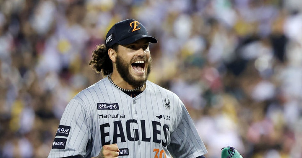 '한 경기 18K' 한화 에이스 폰세, 5월 KBO 씬-스틸러상 수상