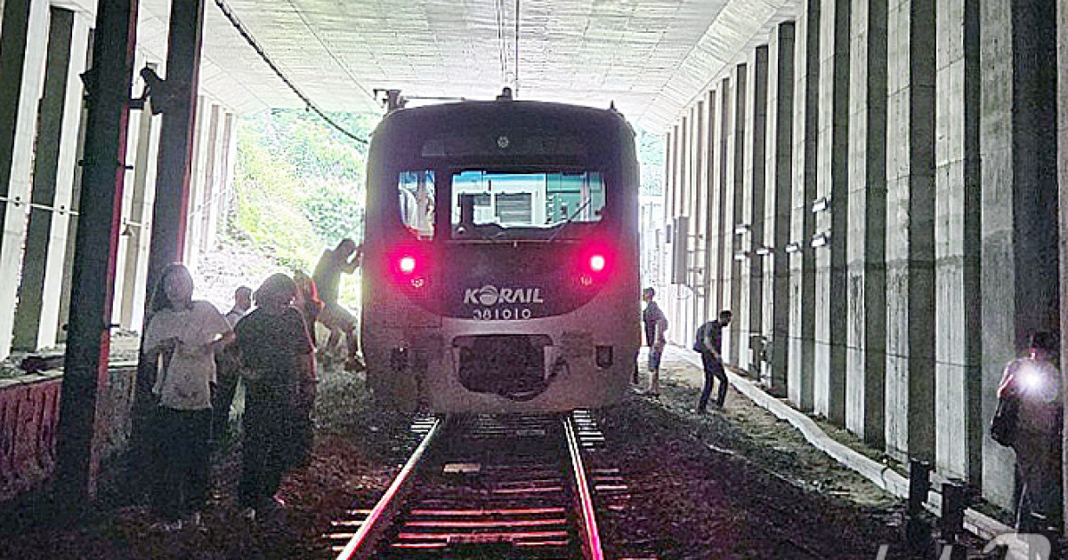 [뉴스1 PICK]출근길 경의선·KTX 중단 '사다리차 전도로 통제'