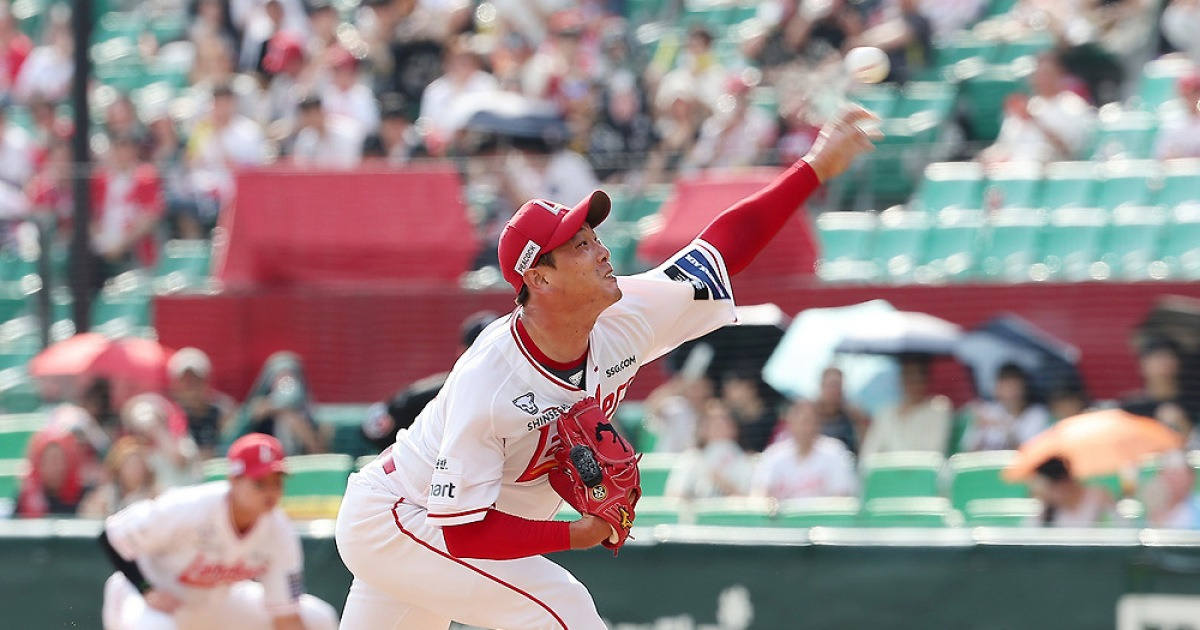 SSG, FA 앞둔 김광현과 2년 36억원 계약…"200승 후 '청라시대' 연다"