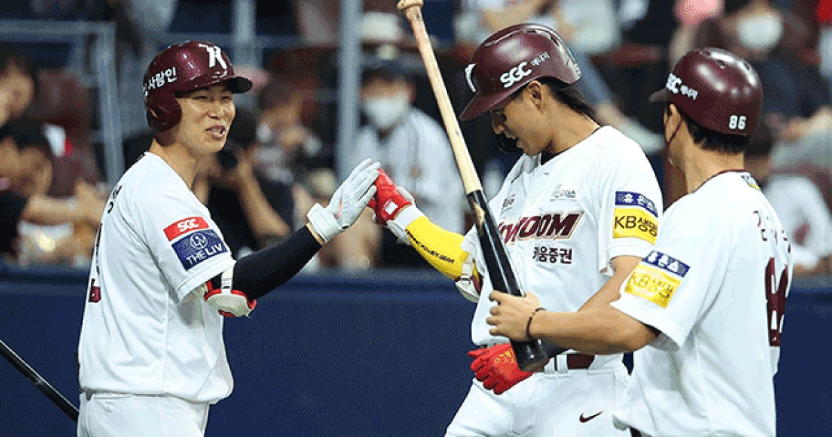 MLB닷컴도 주목한 이정후 VS 김혜성 ‘절친 맞대결’…KBS 15일 중계