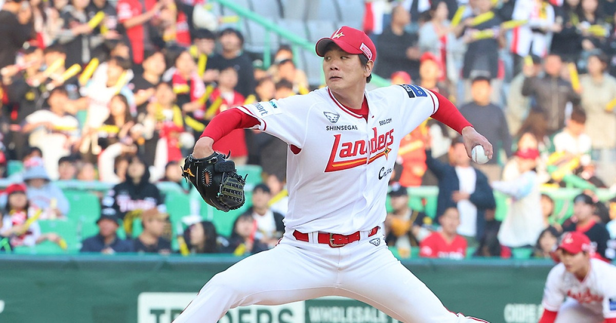 “200승 찍고, 청라돔 시대까지 함께 가자” FA 앞둔 김광현, SSG와 시즌 중 2년 36억원 연장 계약