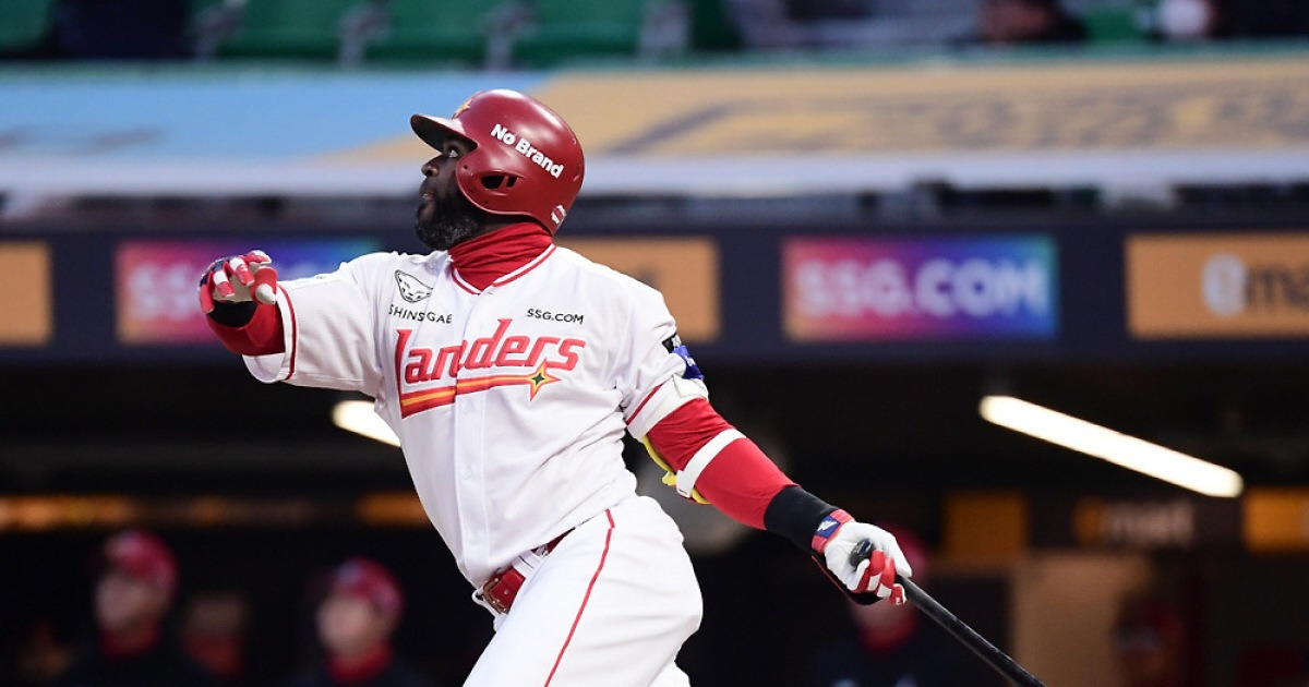 인천 하늘 찢은 한방 → 앤더슨 7이닝 11K 완벽투! SSG 3연패 탈출, 롯데에 1대0 신승 [인천리뷰]