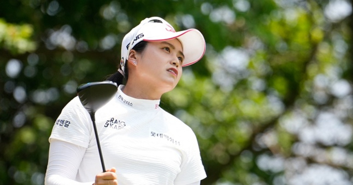 '첫 우승 보인다' 최혜진, 3R도 공동 선두 수성... 이소미 12위-윤이나 29위 [LPGA]