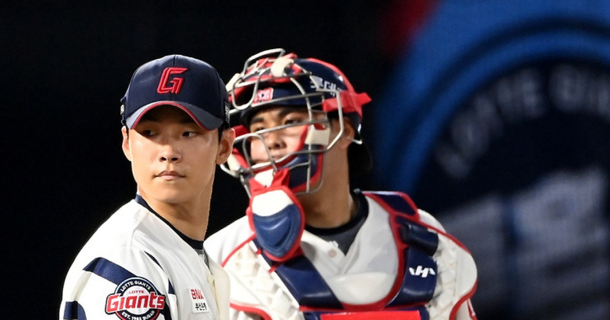 '난세에 영웅이 탄생하는 법' 홍민기 155km-박재엽 결승 스리런, 둘이서 찢었다...롯데, 1위 한화 6연승 저지 [부산 현장]
